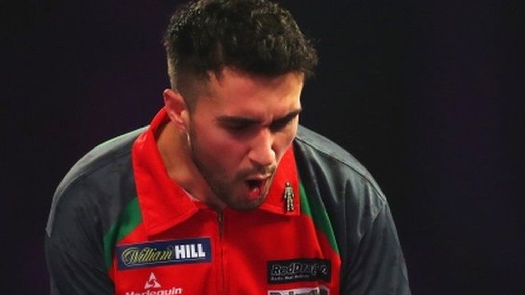 PDC World Darts 2018: Jamie Lewis storms into world semi-finals - BBC Sport