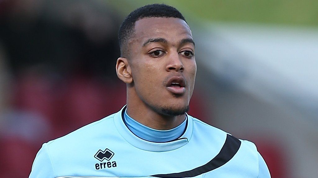 Dunstable Town: Boss raises money for squad who played for free - BBC Sport