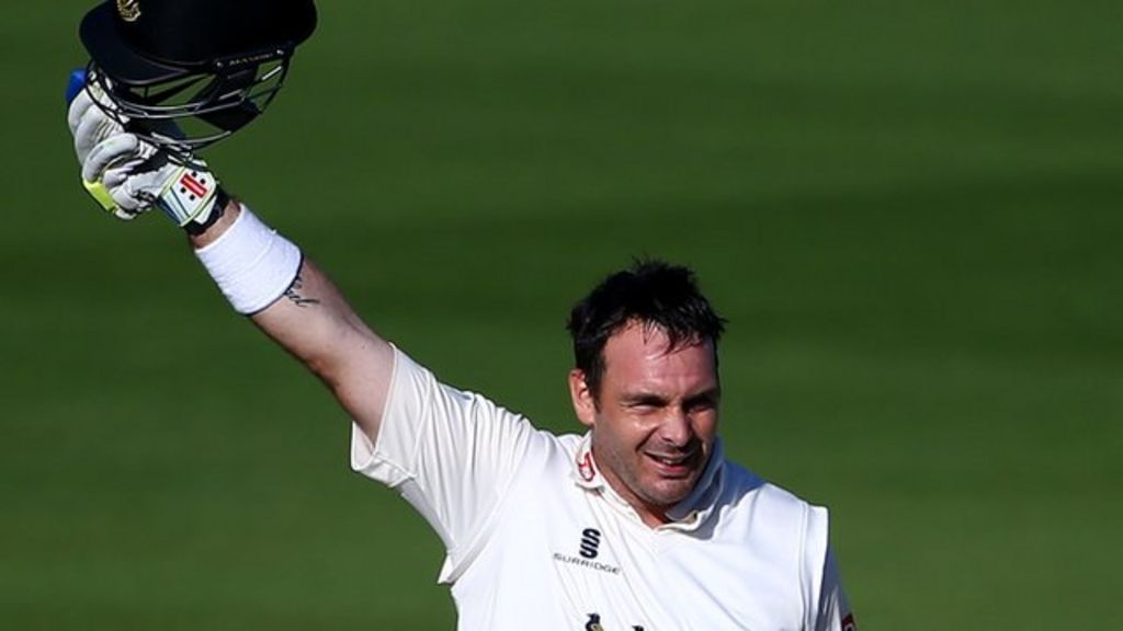 Michael Yardy: Sussex all-rounder after emotional century - BBC Sport