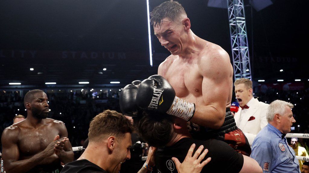 Lawrence Okolie v Chris Billam-Smith: Bournemouth's Billam-Smith wins ...