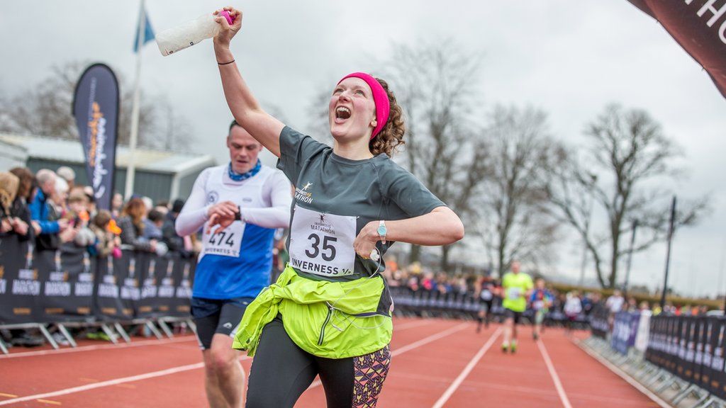In pictures: Inverness Half Marathon - BBC News