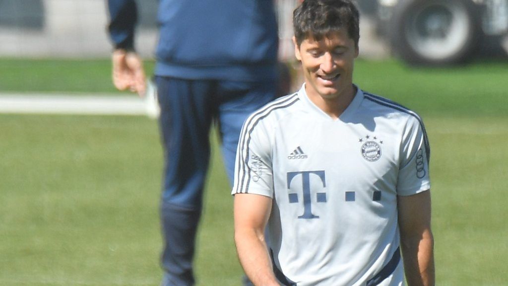 Bayern Munich players return to training in Germany - BBC Sport
