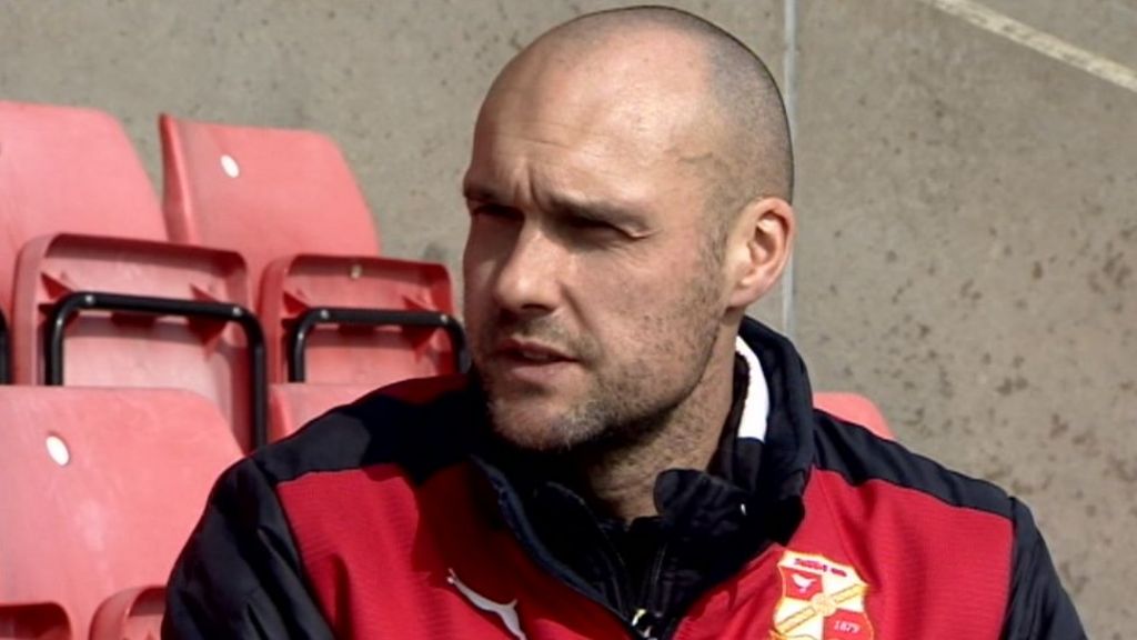 Luke Williams: Swindon Town head coach targets promotion - BBC Sport
