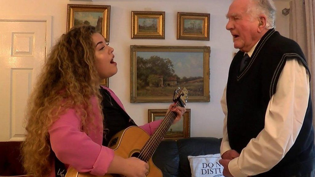 TikTok: Meet the singing grandad! - BBC Newsround