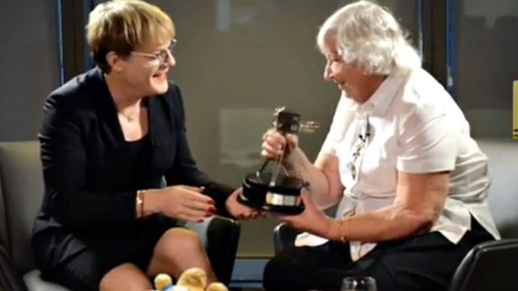 Unsung Hero: When Eddie Izzard met Jill Stidever - BBC Sport