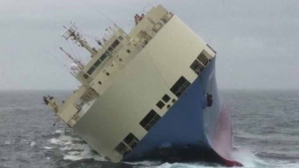Stranded ship rescue in rough seas - BBC Weather