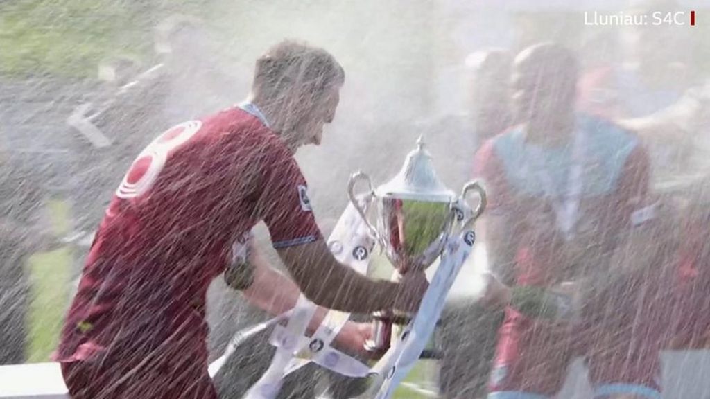 Nic Parry: 'Bydd torfeydd Bae Colwyn a'r Barri yn hwb' - BBC Cymru Fyw