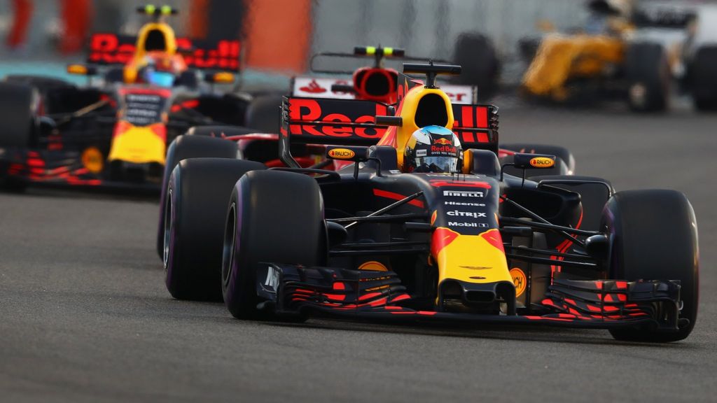 How is a Formula 1 car different to a family car? - BBC Newsround