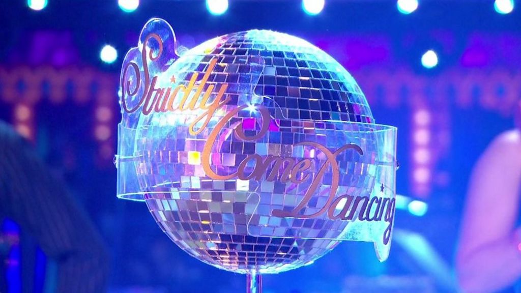 Who waltzed off with the Strictly glitterball? - BBC News
