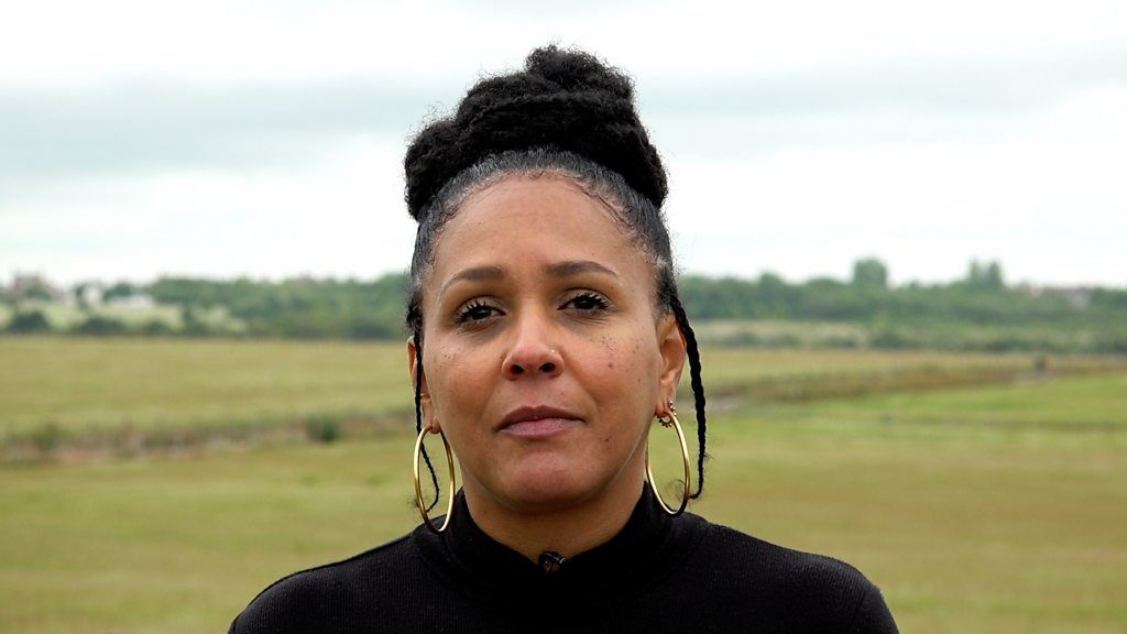 Frome: Food van owner targeted in racist hammer attack - BBC News