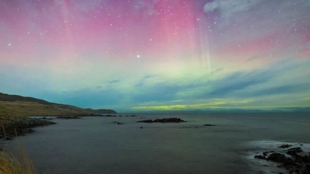Pictures: Southern lights - BBC Newsround