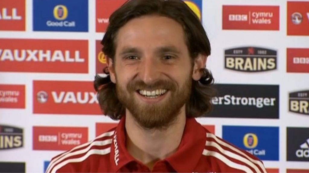 Joe Allen: Wales & Liverpool midfielder's chicken run - BBC Sport
