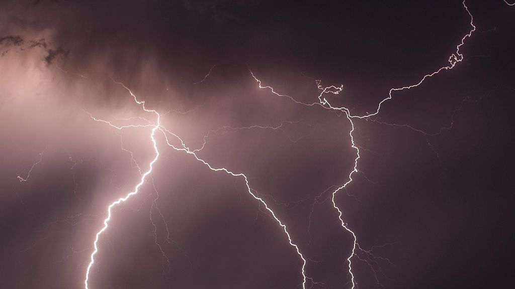 What causes thunder and lightning? - BBC Weather
