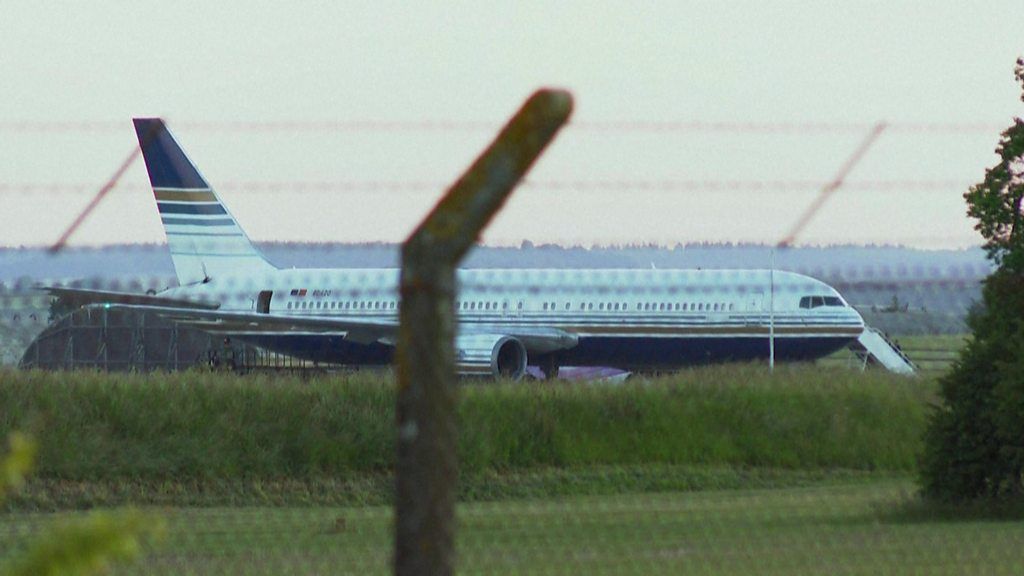 Rwanda asylum flight cancelled after legal action - BBC Newsround