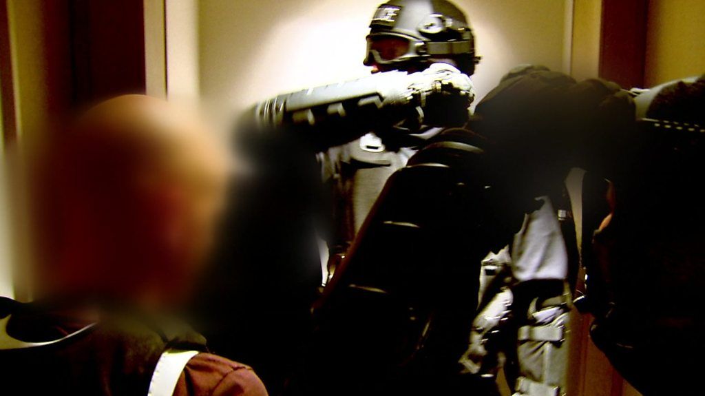 Met Police: Inside a 'cuckooing' cannabis raid - BBC News