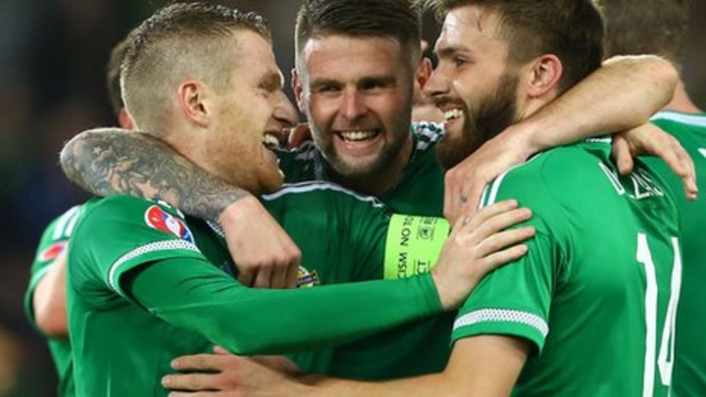 Rugby pair salute Irish football teams - BBC Sport