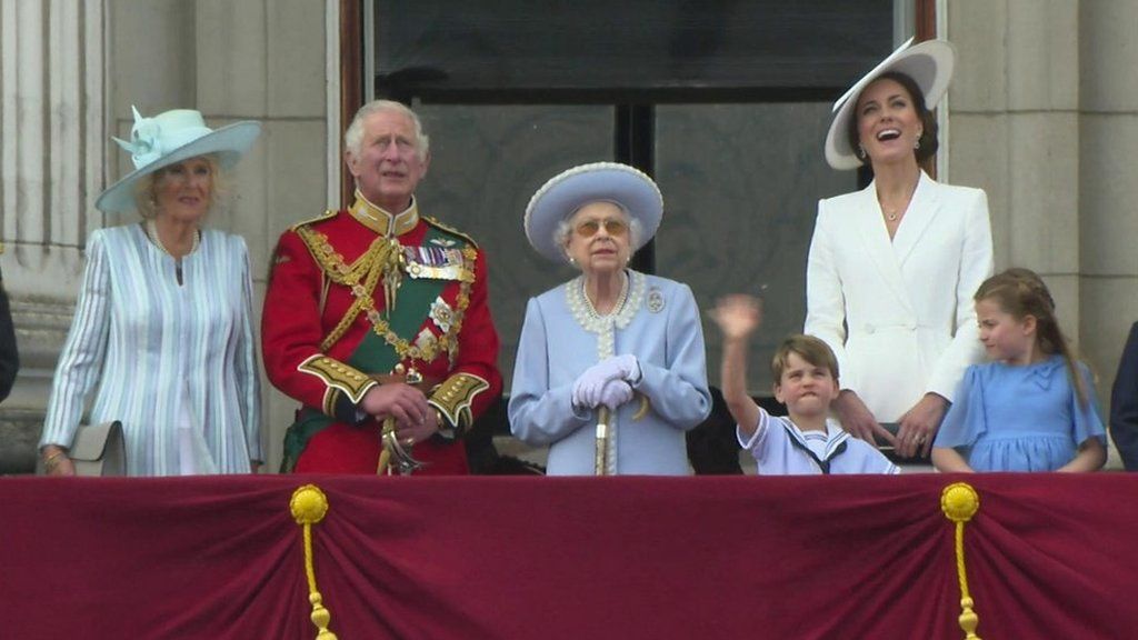 Platinum Jubilee: What happened on the first day? - BBC Newsround
