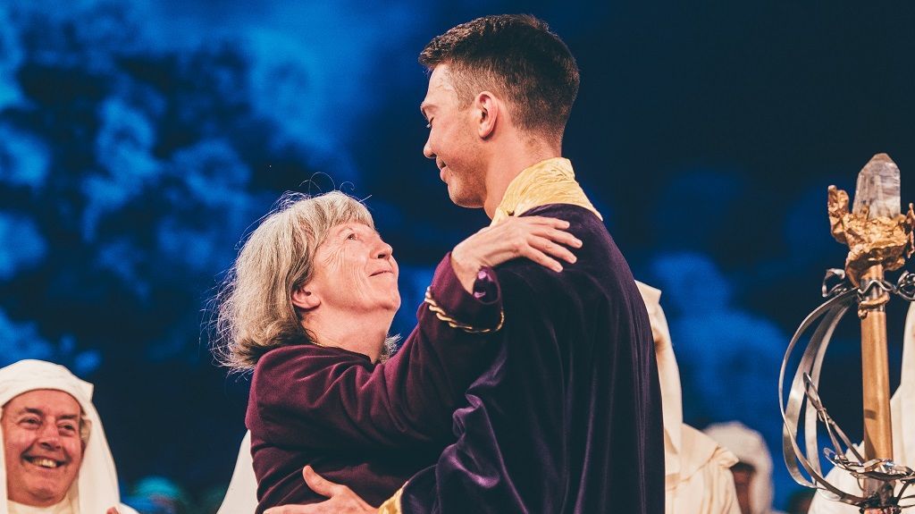 Coroni Gwynfor Dafydd yn Eisteddfod Genedlaethol Rhondda Cynon Taf ...