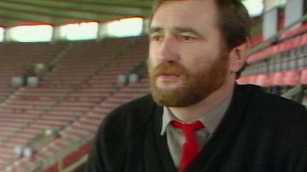 BBC Cymru 100: Sgwrs gyda Ray Gravell yn 1986 - BBC Cymru Fyw