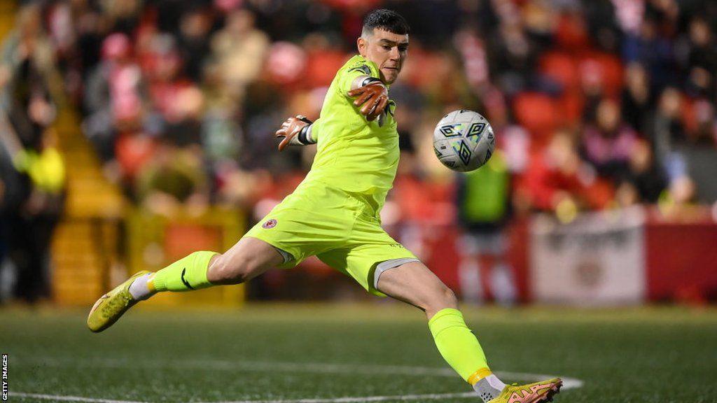 Luke McNicholas: Wrexham sign Sligo Rovers keeper on loan until January ...