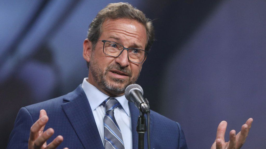 Canada: Quebec makes oath to King optional for politicians - BBC News