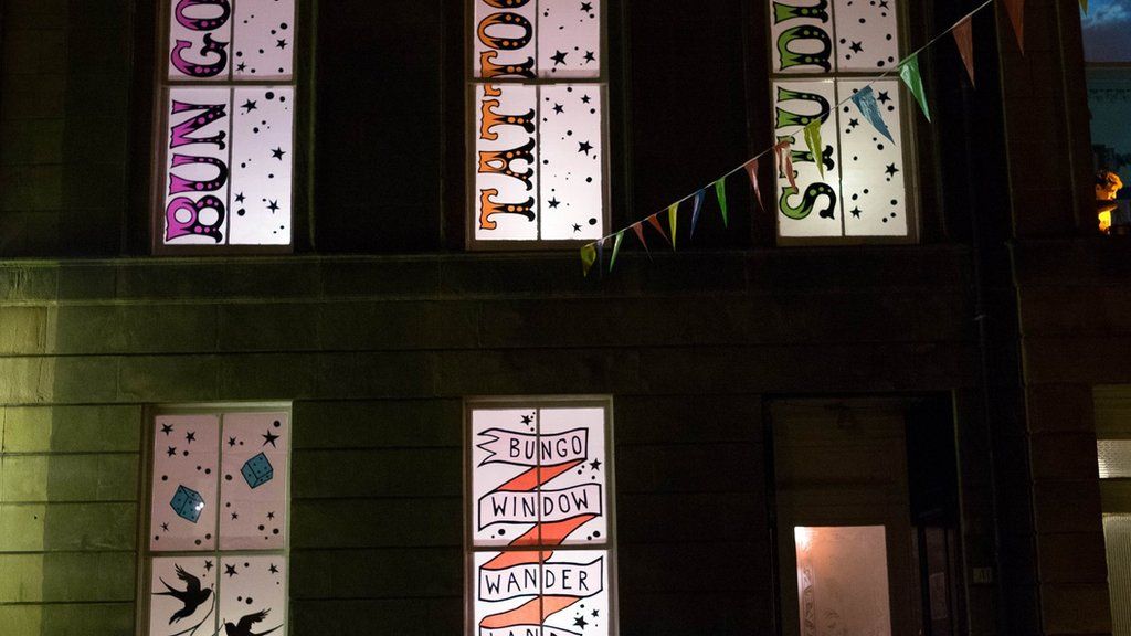 In pictures: Strathbungo Window Wanderland - BBC News