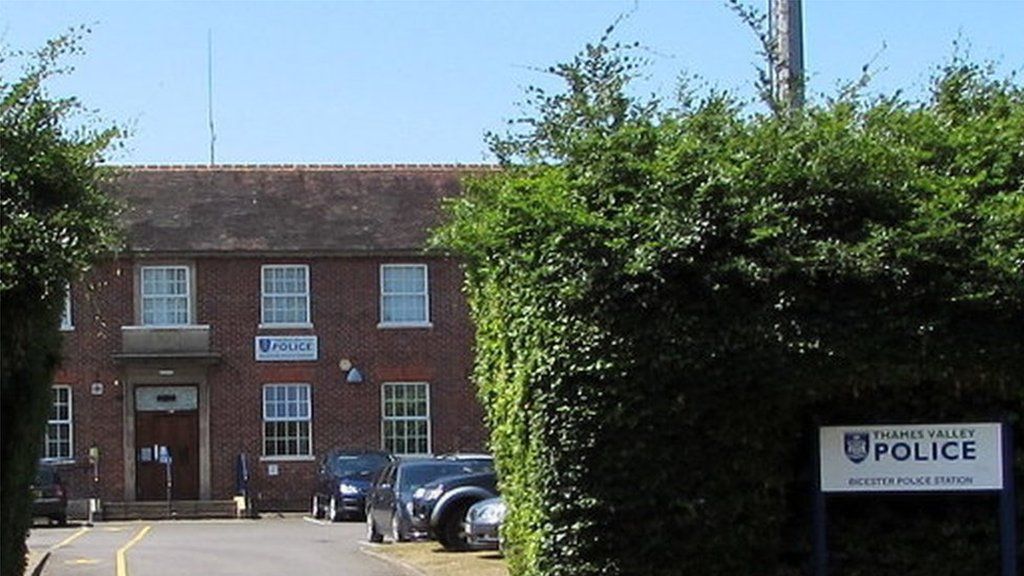 Former Bicester PC found guilty of assault while off duty - BBC News