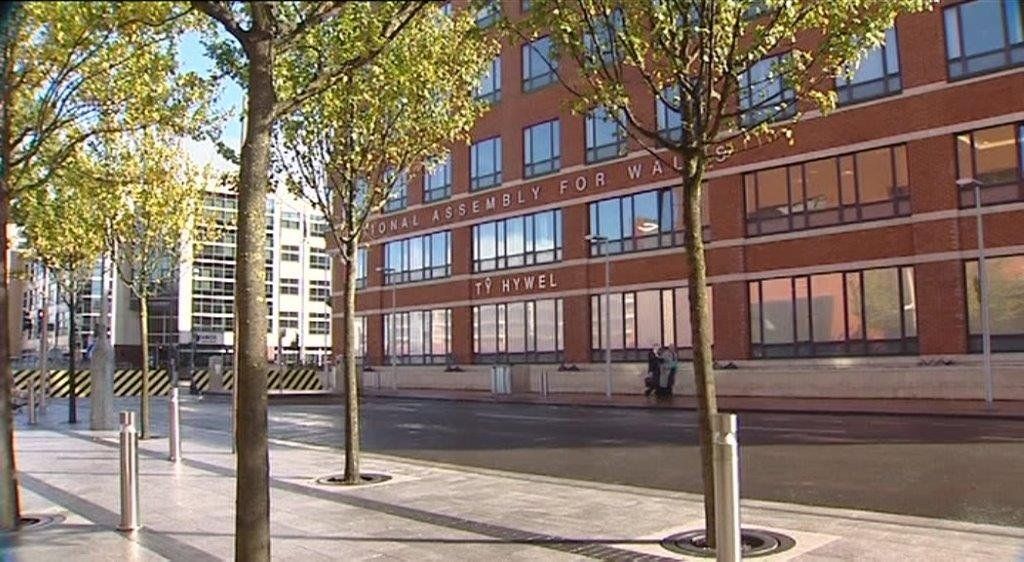 Concerns over £1.8m refurbishment of Welsh Assembly home - BBC News