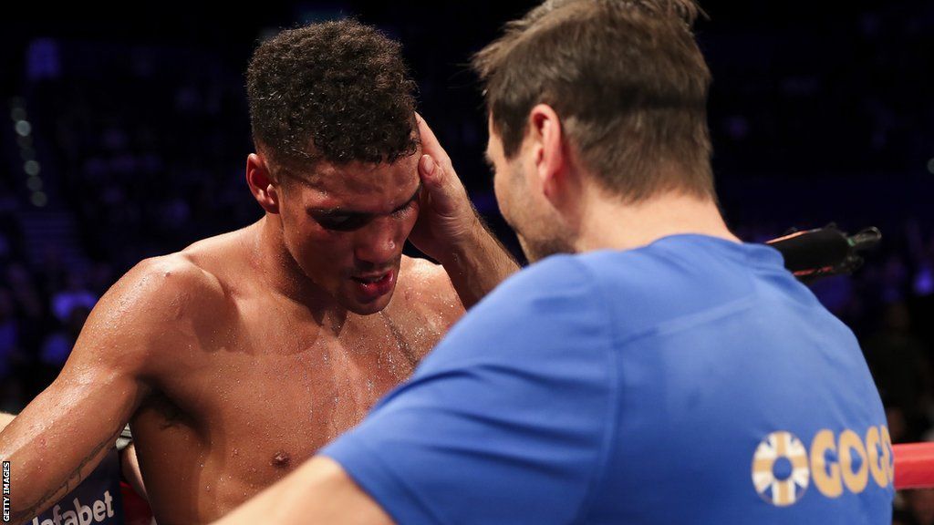 Anthony Ogogo: Boxer turned wrestler on AEW Wembley show - BBC News