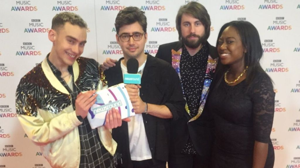 Stars on the red carpet at the BBC Music Awards - BBC Newsround