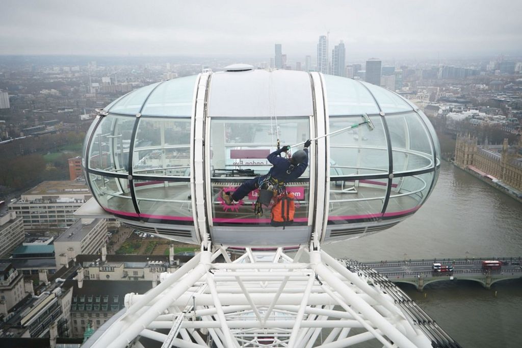 Photos: How to spring clean the London Eye - BBC Newsround