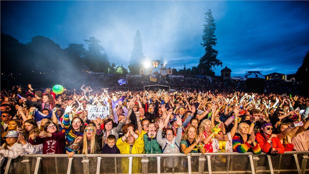 Heart beats: Music acts wow Belladrum crowds - BBC News