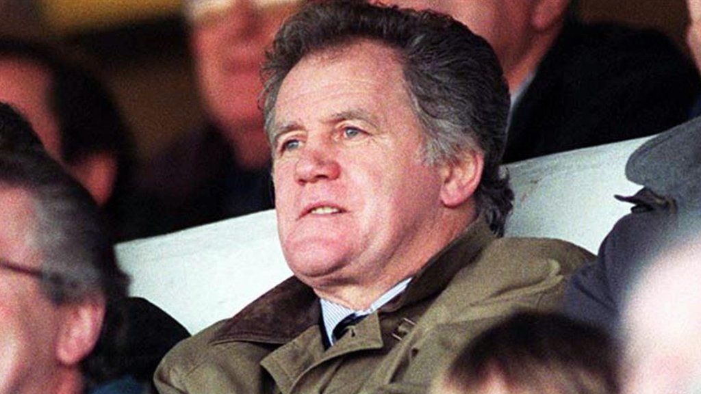 David Watkins: Dual-code Wales and Lions legend dies aged 81 - BBC Sport