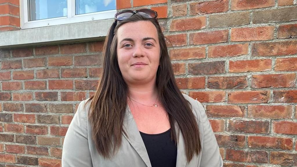 Flooding: Seven-year delay for flood defences 'unacceptable' - BBC News