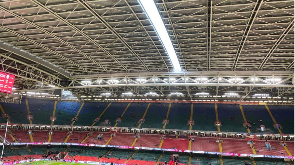 Wales v Australia: Principality Stadium roof partially open because of ...