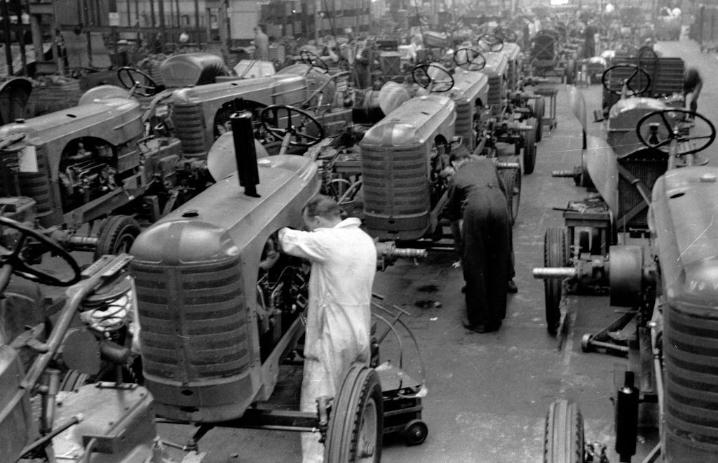 Looking back at the factories of Kilmarnock in the 1950s - BBC News