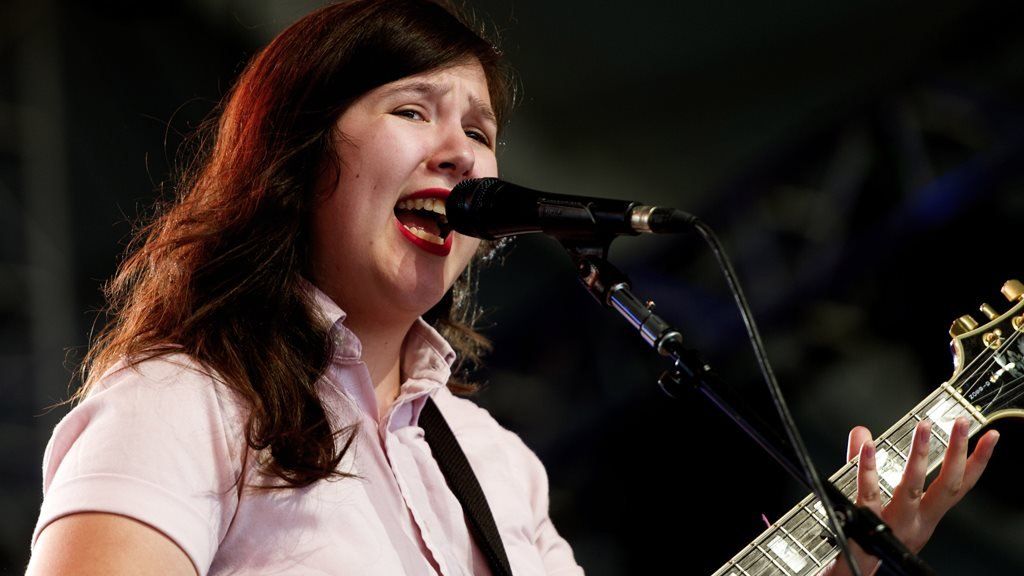 Why singer Lucy Dacus makes her fans cry - BBC News