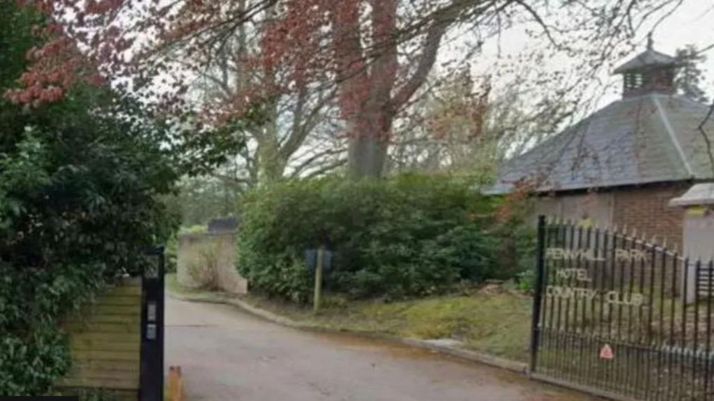 Bagshot: Tributes paid to Samantha Mickleburgh after hotel death - BBC News