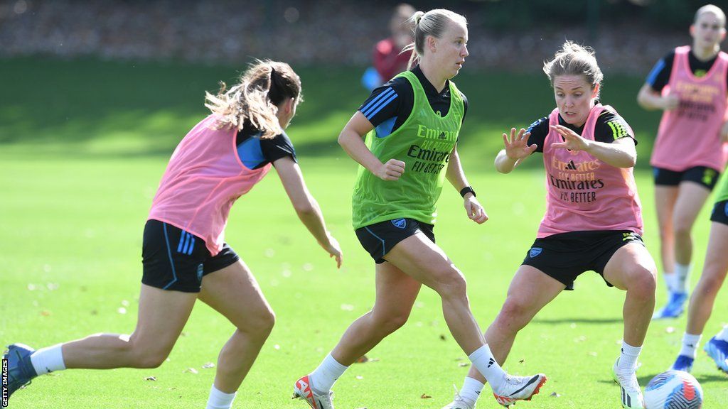 Beth Mead: England international returns to full Arsenal training after ACL injury - BBC Sport