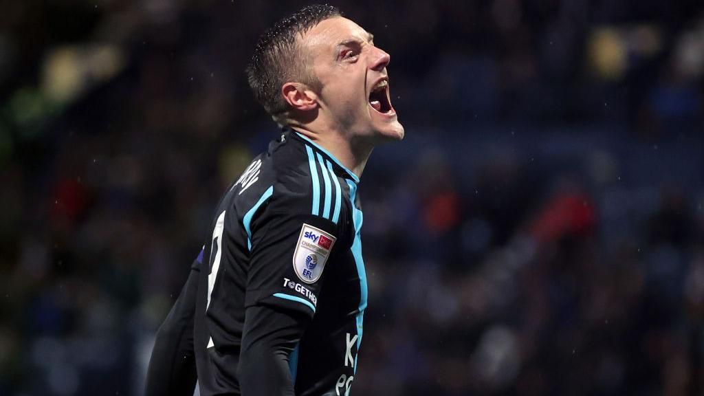 Jamie Vardy: Leicester City striker signs new one-year deal with the ...