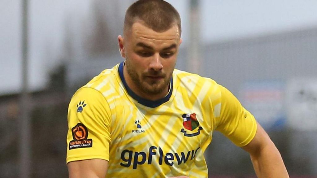 Charlie Barker: Crawley Town sign Wealdstone defender - BBC Sport