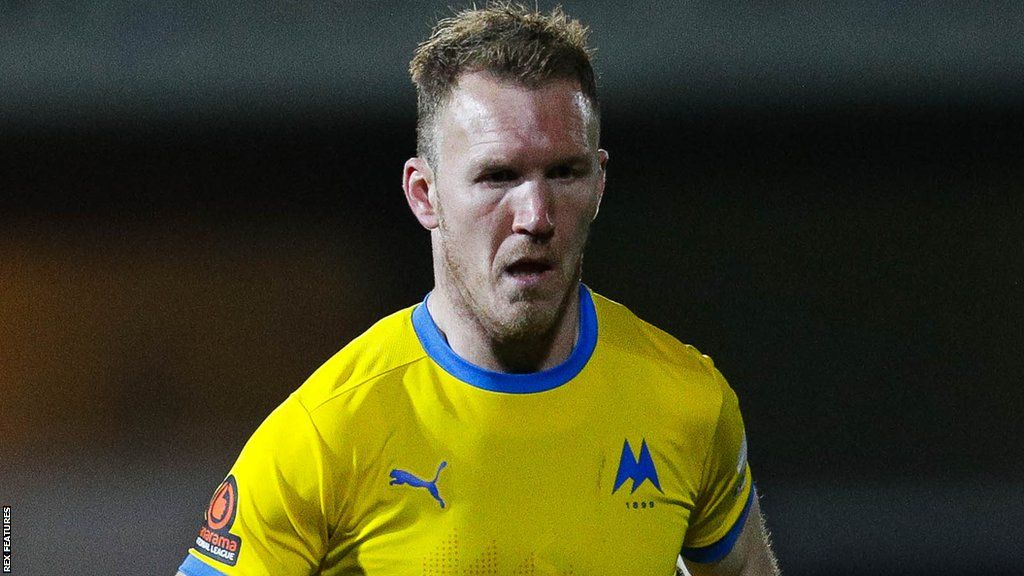 Mark Ellis would consider permanent Torquay United move - BBC Sport