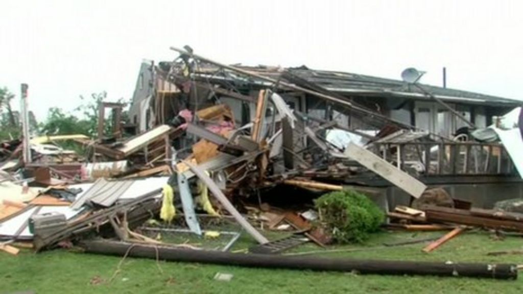Tornado risk continues - BBC Weather