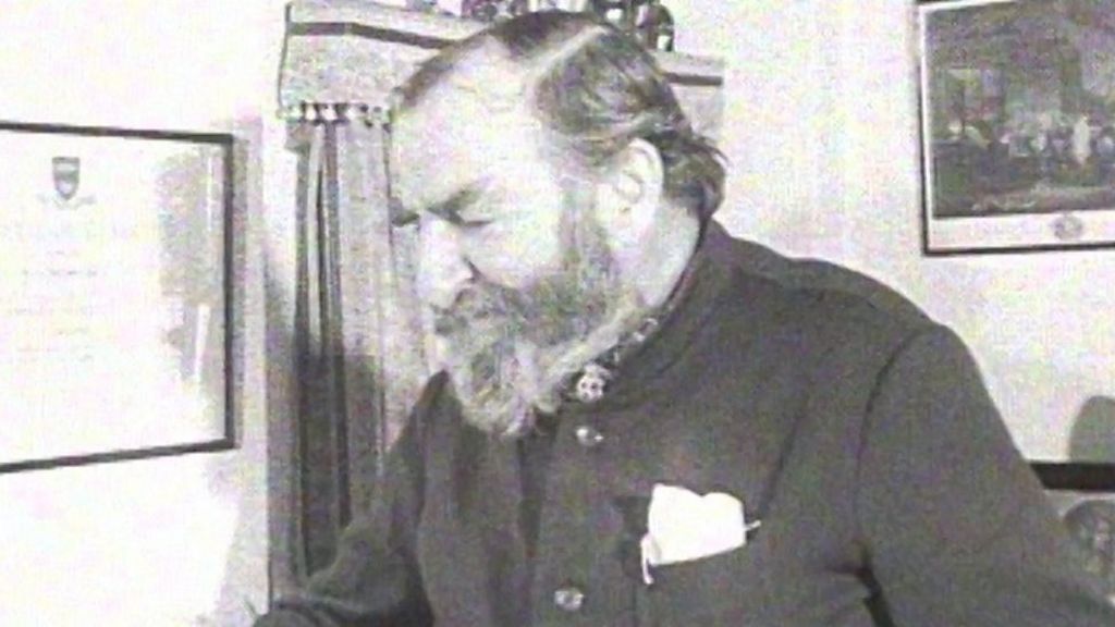 BBC Cymru 100: Ymweld â chartref yr actor Hugh Griffith - BBC Cymru Fyw