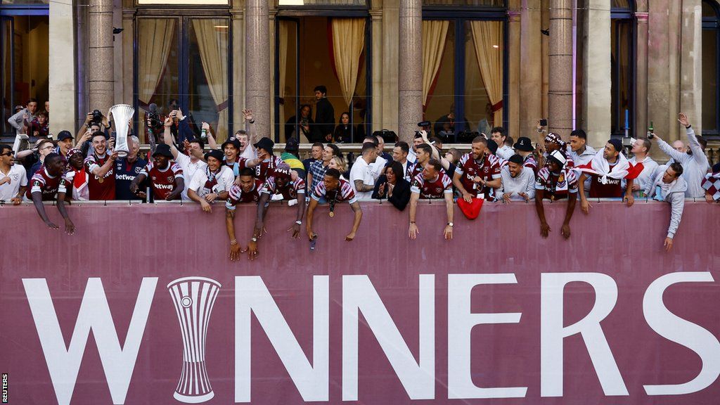 West Ham trophy parade: Thousands gather to celebrate Europa Conference ...