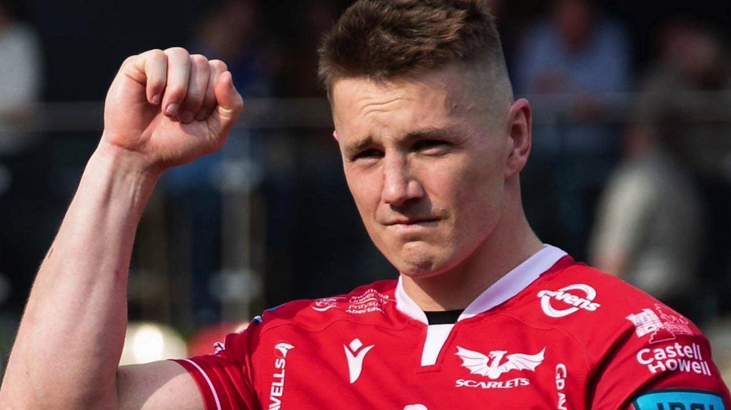 Jonathan Davies: Wales centre 'playing his best rugby' - Scarlets boss ...