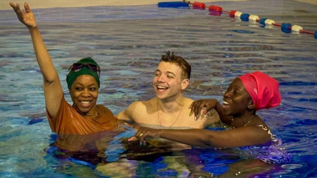 Actors rehearse in Coventry swimming pool before play opens - BBC News