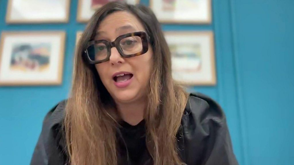 Eisteddfod: 'Canolfannau cystadlu' i ddisodli'r pafiliwn - BBC Cymru Fyw