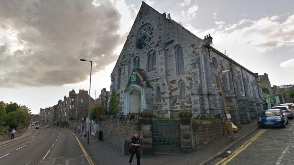 Man's 'bizarre' mosque rampage caught on CCTV - BBC News