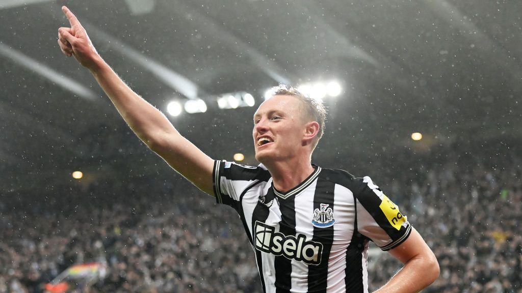 'If there's ever an excuse not to go into work, it's this!' - BBC Sport